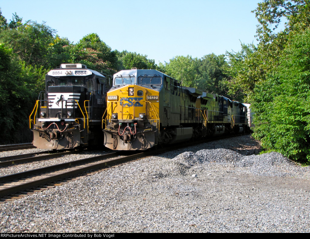 CSX 5122 and NS 8884